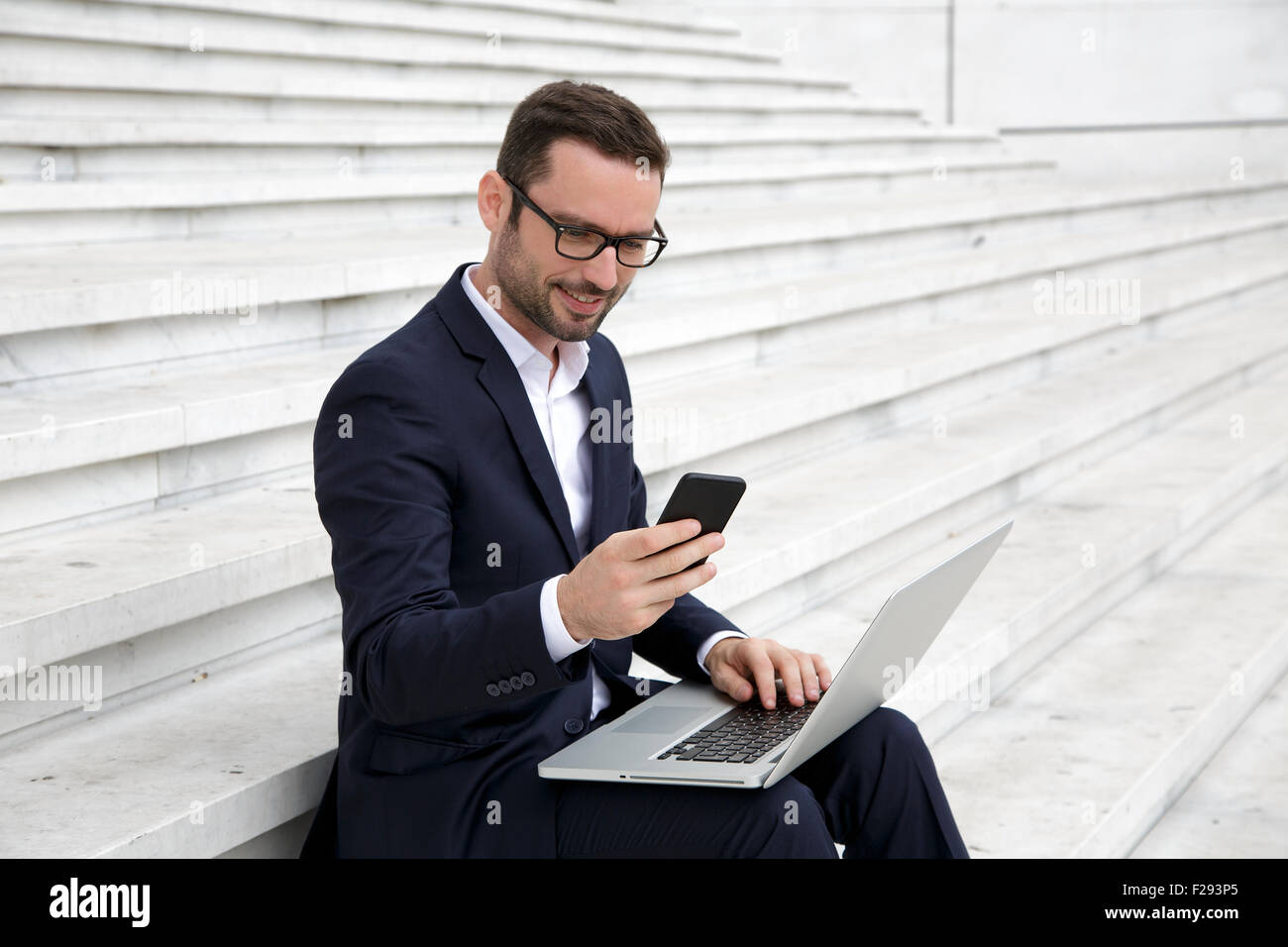 People texting hi-res stock photography and images - Alamy