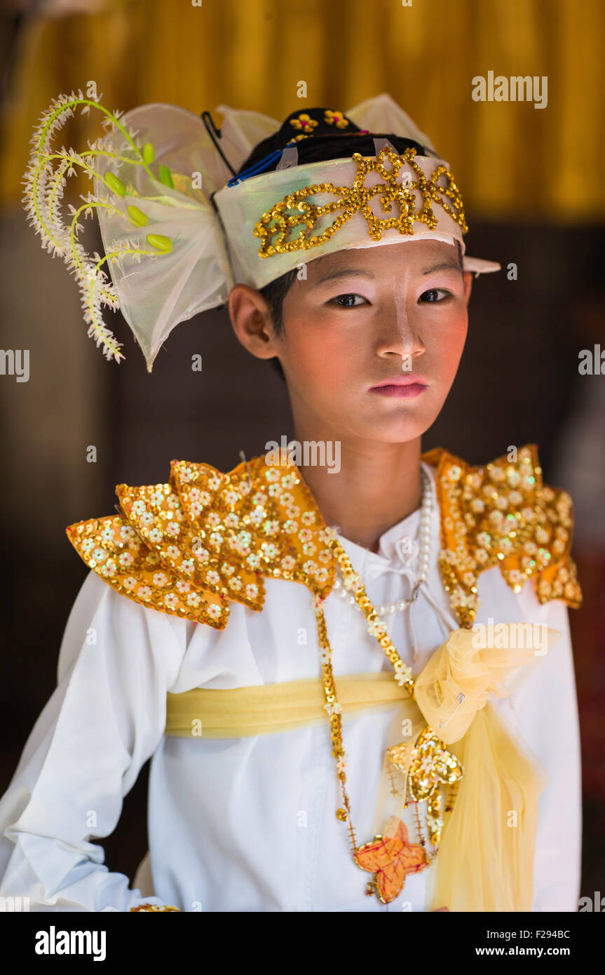 Myanmar costume hi-res stock photography and images - Alamy