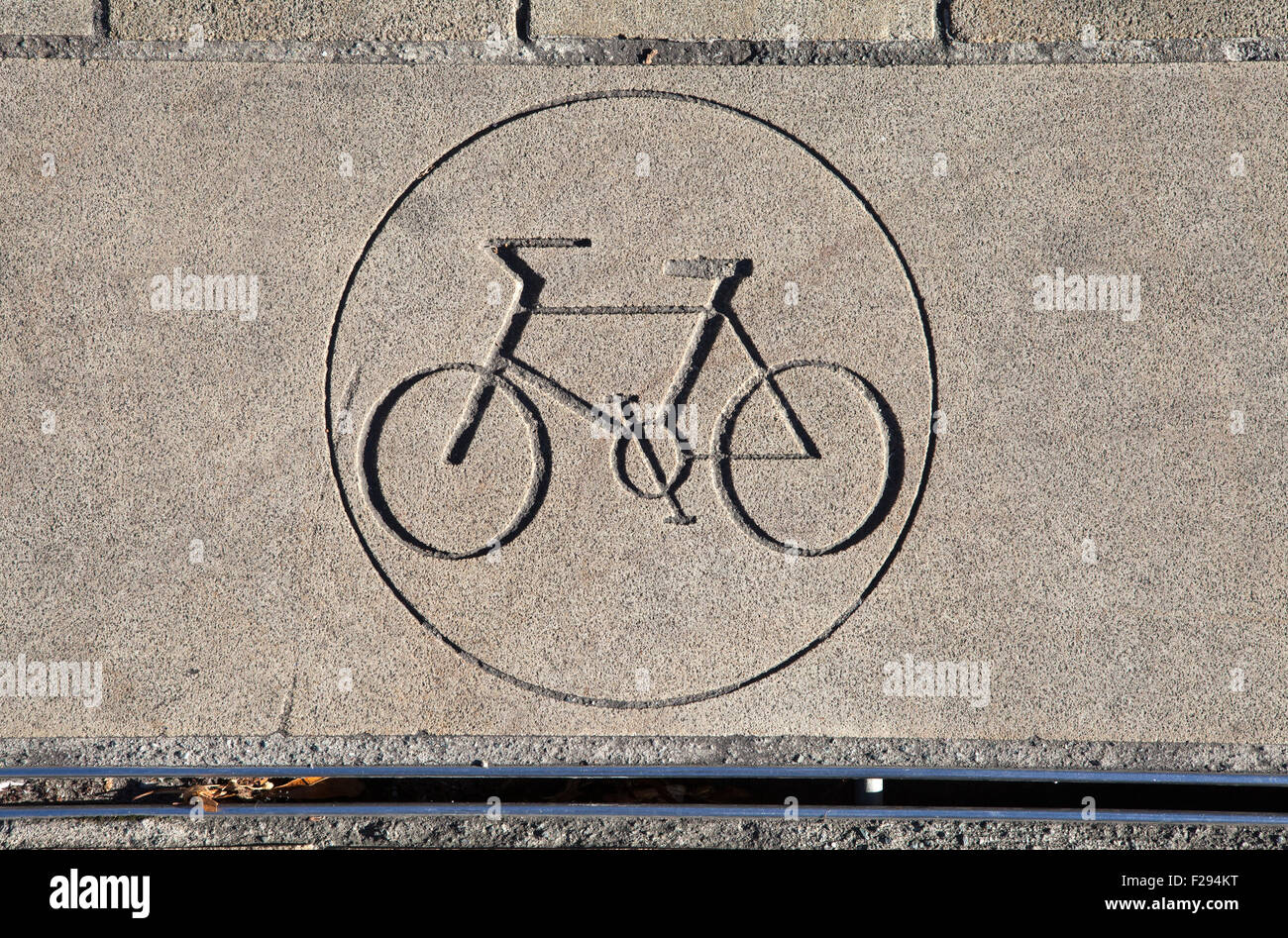 Segregated pavement hi-res stock photography and images - Alamy
