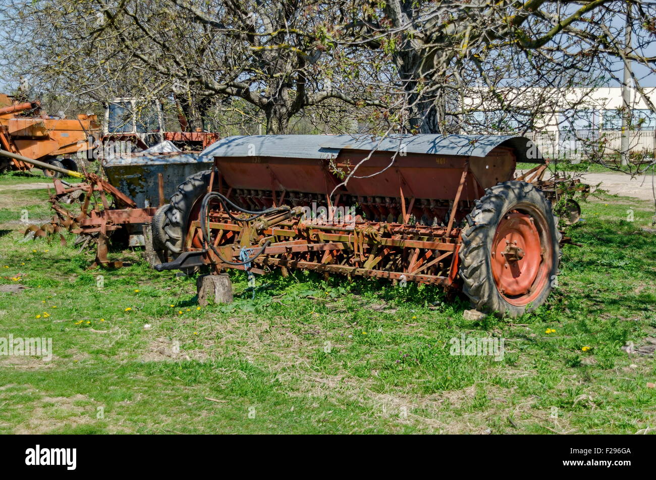 Old abandoned farm machinery hi-res stock photography and images - Alamy