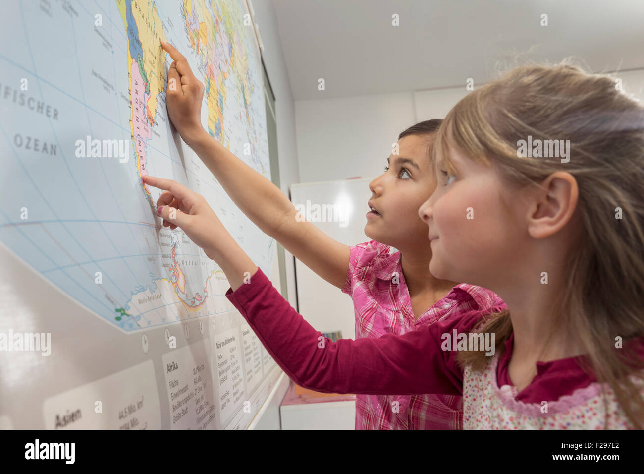 Kid in classroom reading map hi-res stock photography and images - Alamy