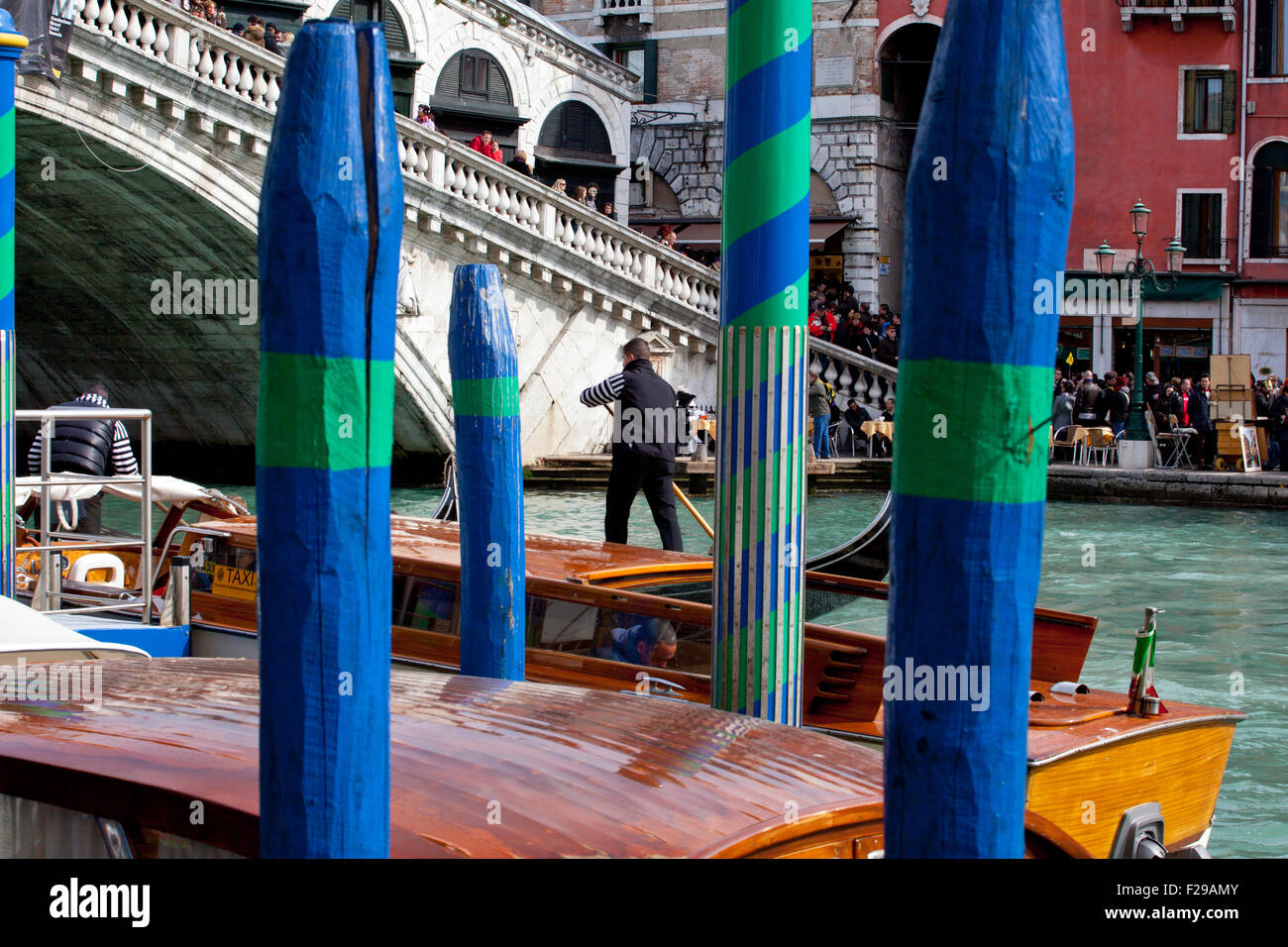 Bridge pole hi-res stock photography and images - Alamy