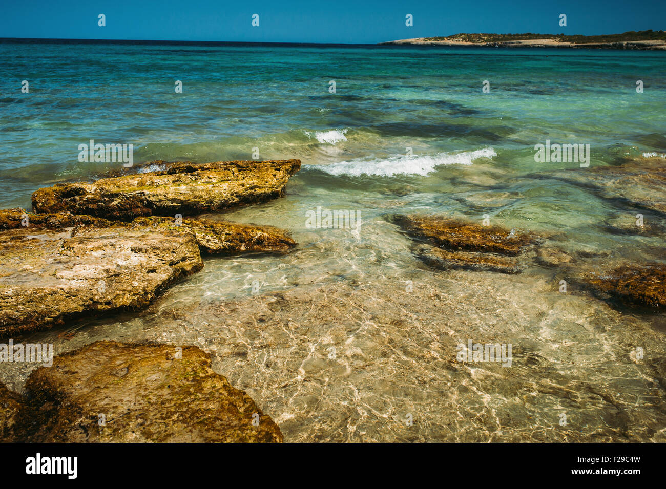 Turquoise sea bay hi-res stock photography and images - Alamy