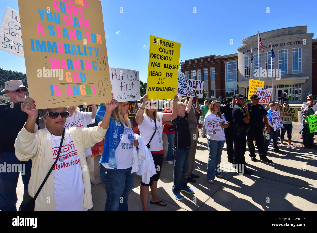 Morehead, Kentucky, USA. 14th September, 2015. Both supporters and ...