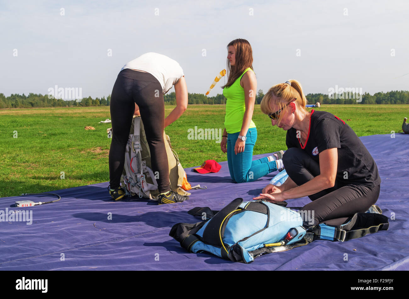 Parachutists - 2014. Packing of parachutes Stock Photo - Alamy