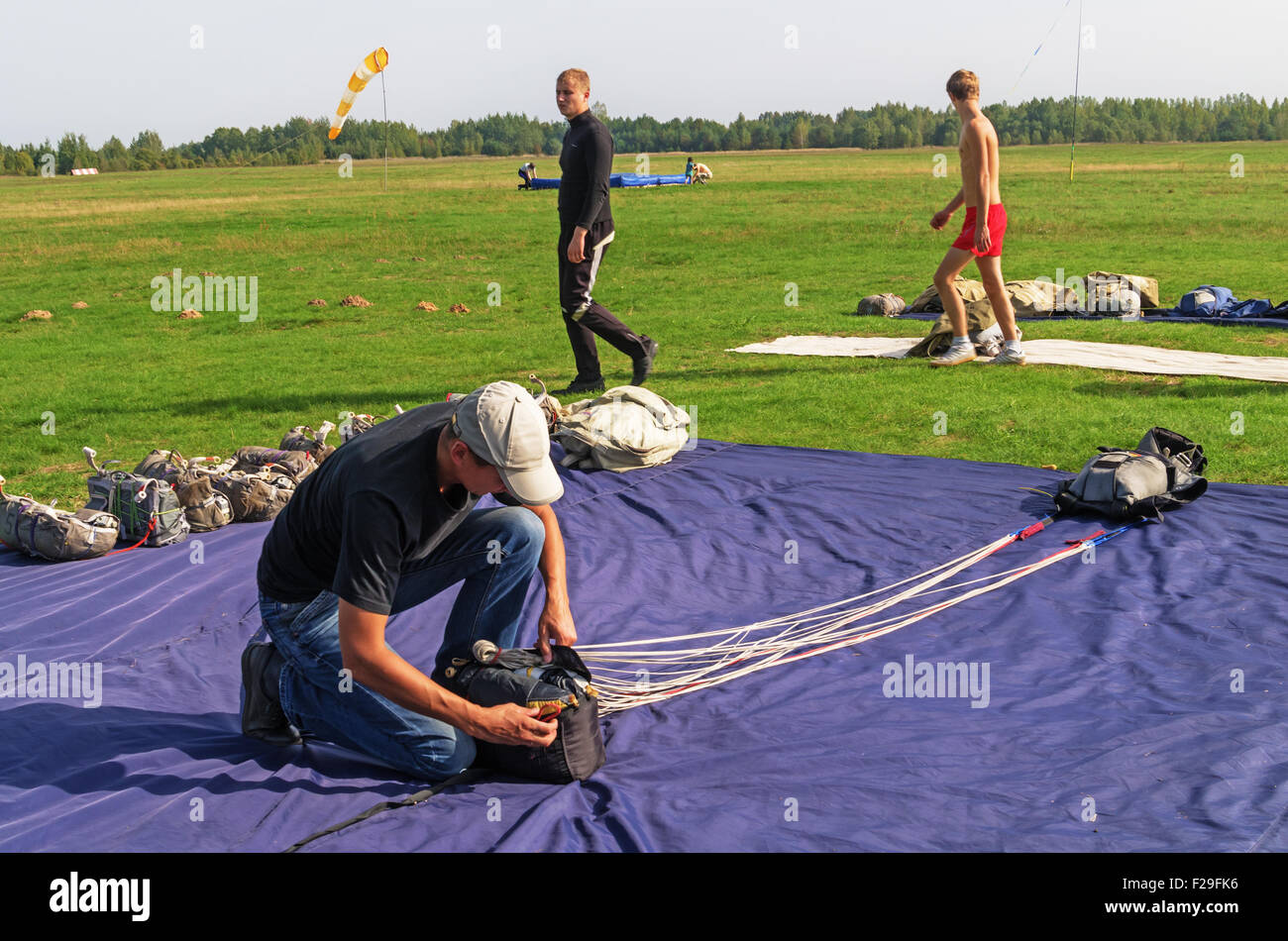 Parachutists - 2014. Packing of parachutes Stock Photo - Alamy