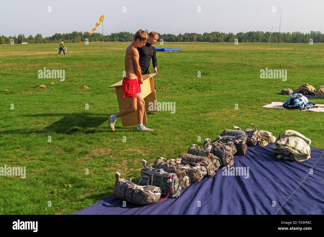 Parachutists - 2014. Packing of parachutes Stock Photo - Alamy