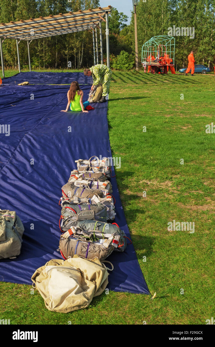 Parachutists - 2014. Packing of parachutes Stock Photo - Alamy