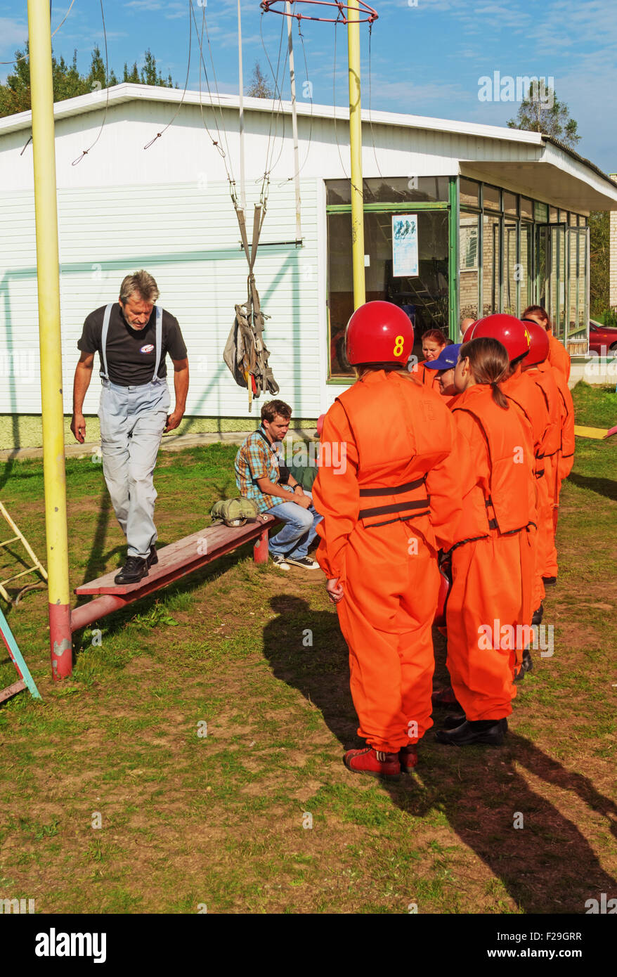 Parachutists - 2014. Training of beginning parachutists Stock Photo - Alamy