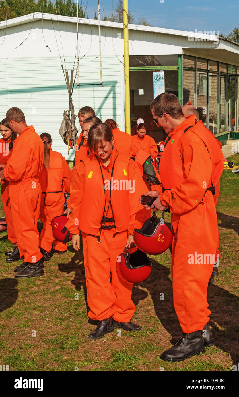 Parachutists - 2014. Training of beginning parachutists Stock Photo - Alamy