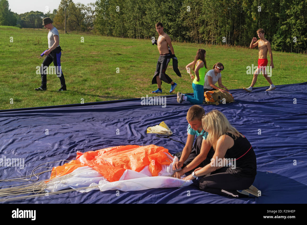 Parachutists - 2014. Packing of parachutes Stock Photo - Alamy