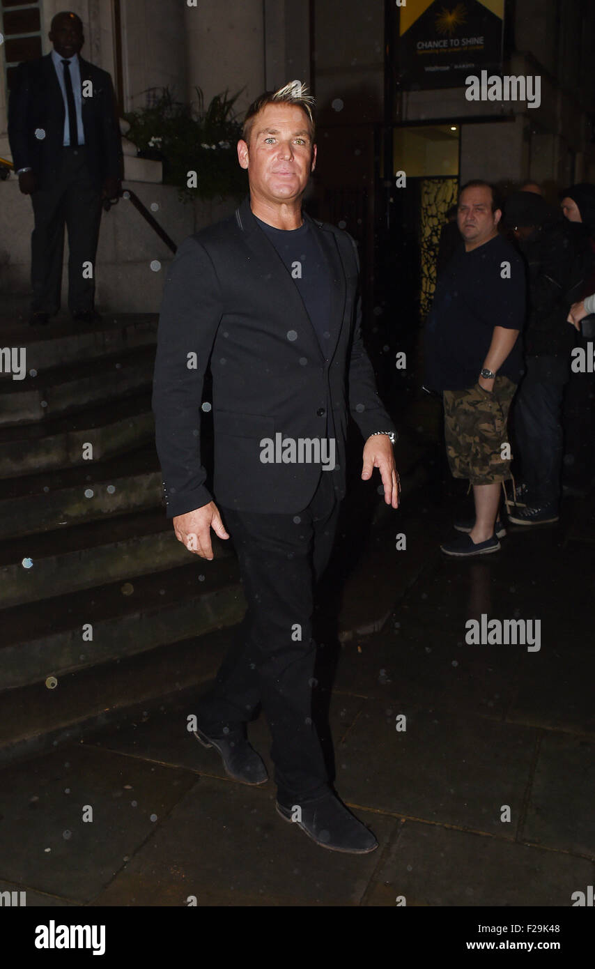 Shane Warne seen leaving Chelsea town hall in London after a night out ...