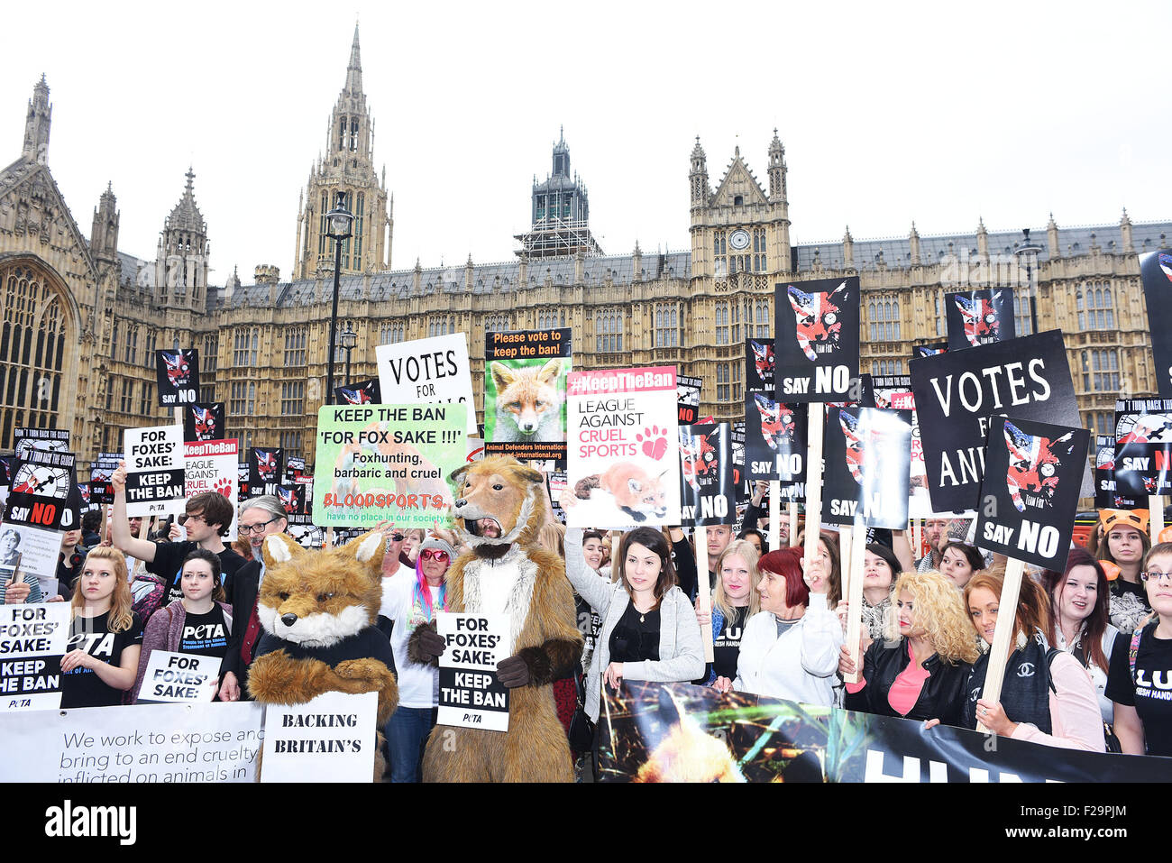 Animal rights campaigners protesting against government plans to bring ...