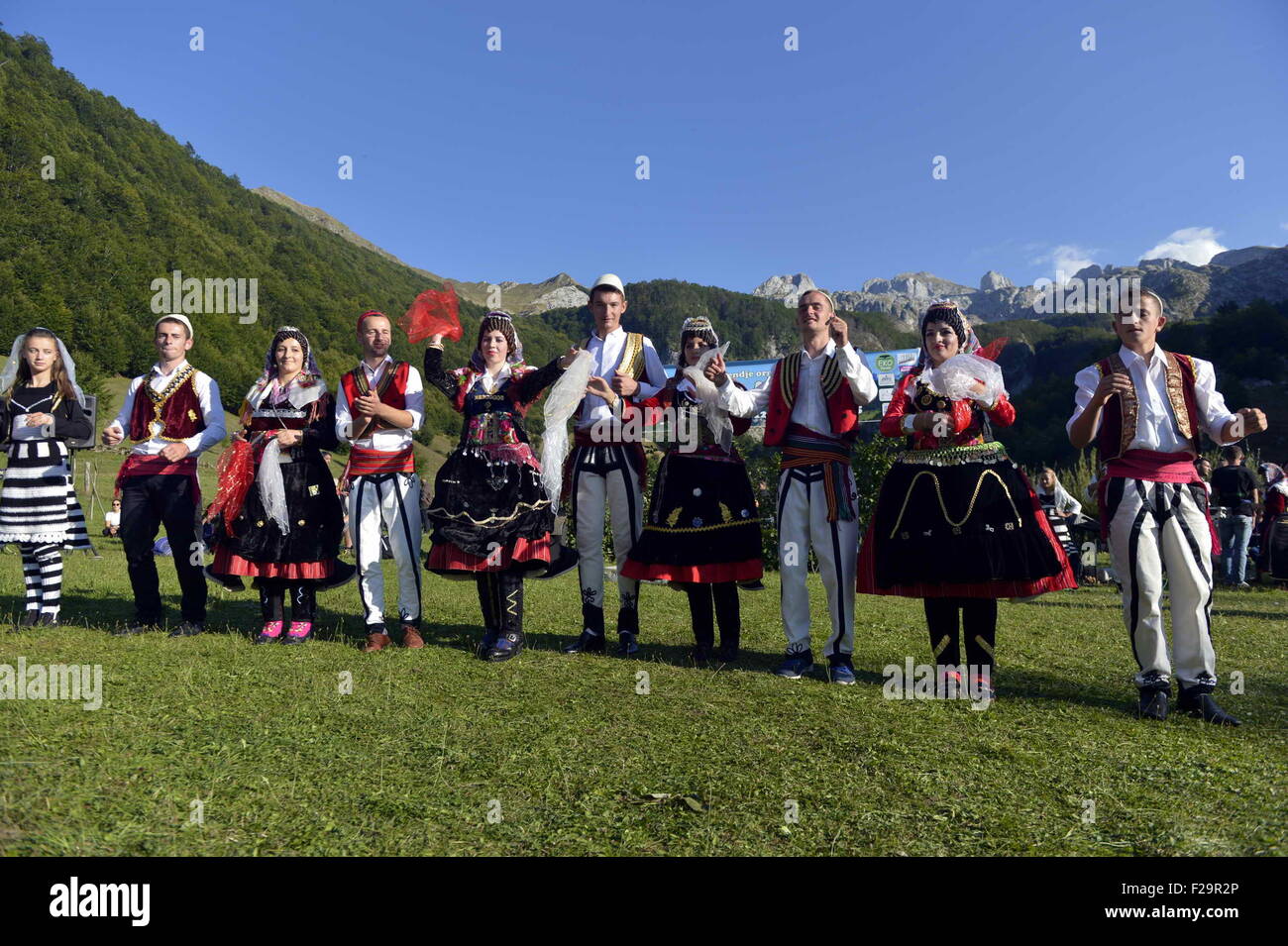 (150915)-- LEPUSHE, Sept. 15, 2015(Xinhua)-- People celebrate the Alps ...