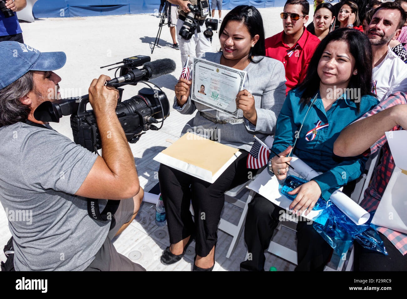 Citizen swearing ceremony hispanic hi-res stock photography and images ...