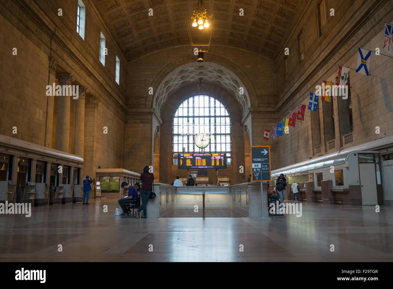 Toronto union train station inside Stock Photo - Alamy