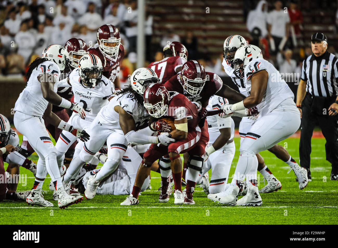 Defensive lineman Silverberry Mouhon (92) of the Cincinnati Bearcats ...