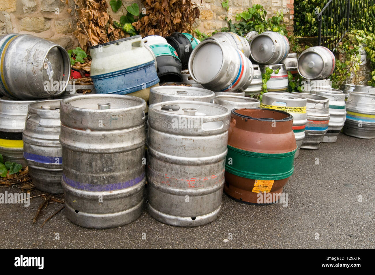 Heavy drinking hi-res stock photography and images - Alamy