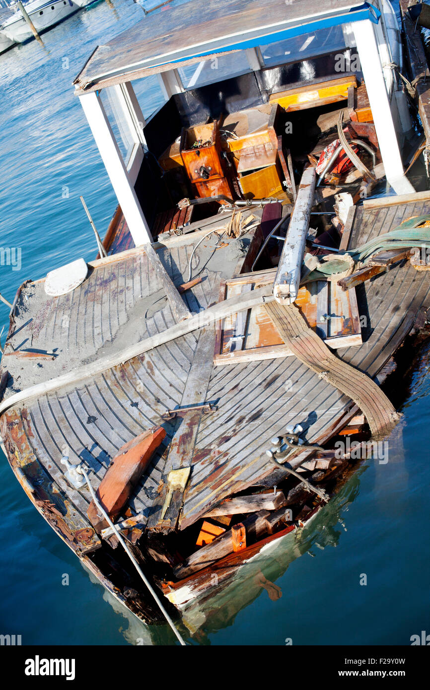 Boat marina and garbage hi-res stock photography and images - Alamy