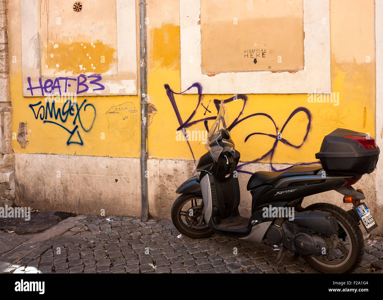 Back street in rome hi-res stock photography and images - Alamy