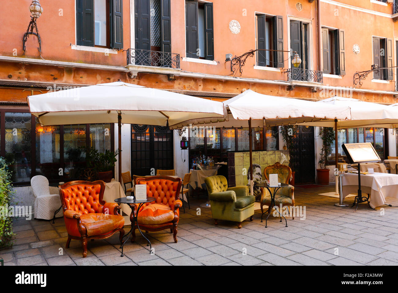 Italy venice street cafe hi-res stock photography and images - Alamy