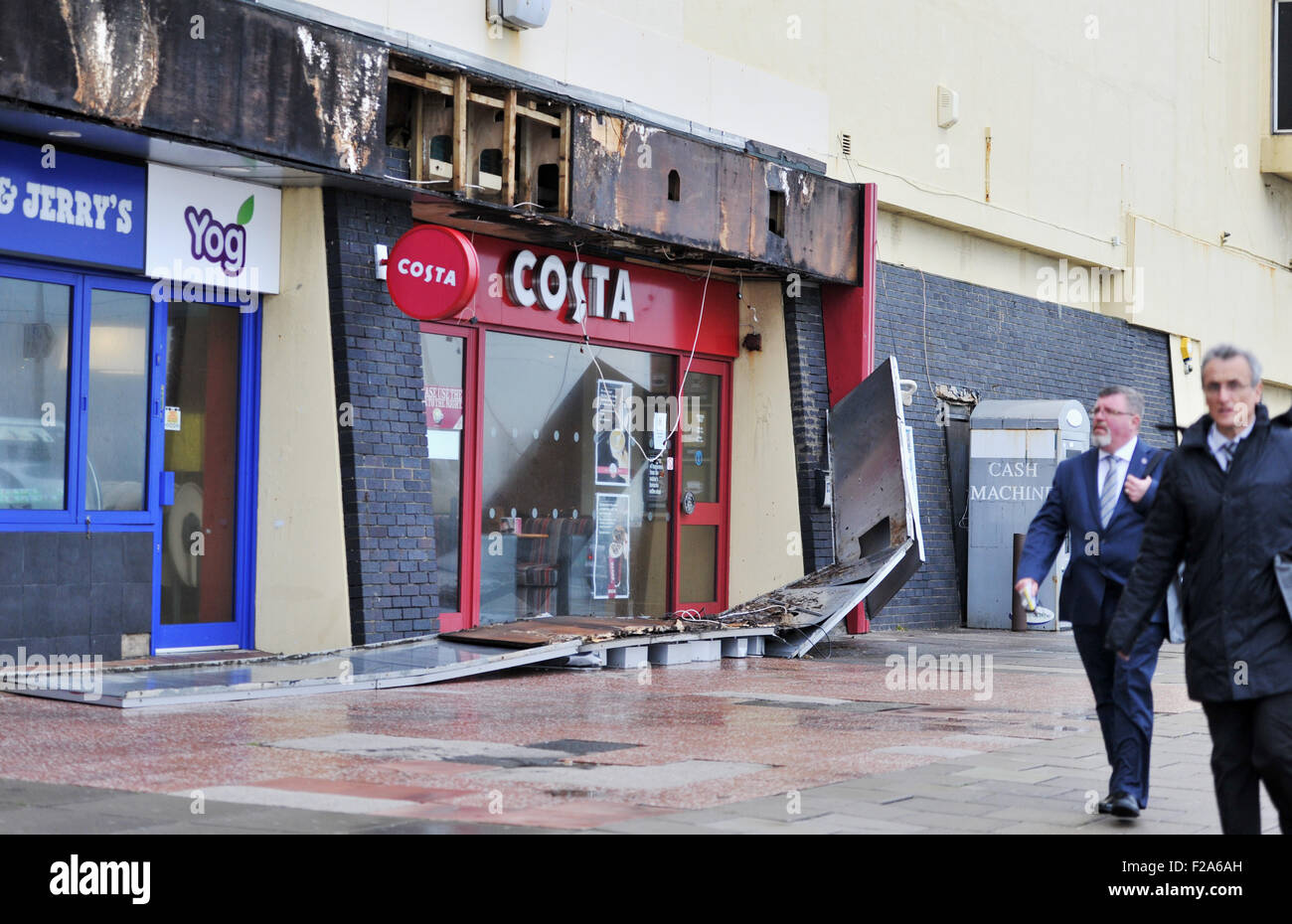 Brighton, UK. 15th September, 2015. Weather: A Costa Coffee shop on ...