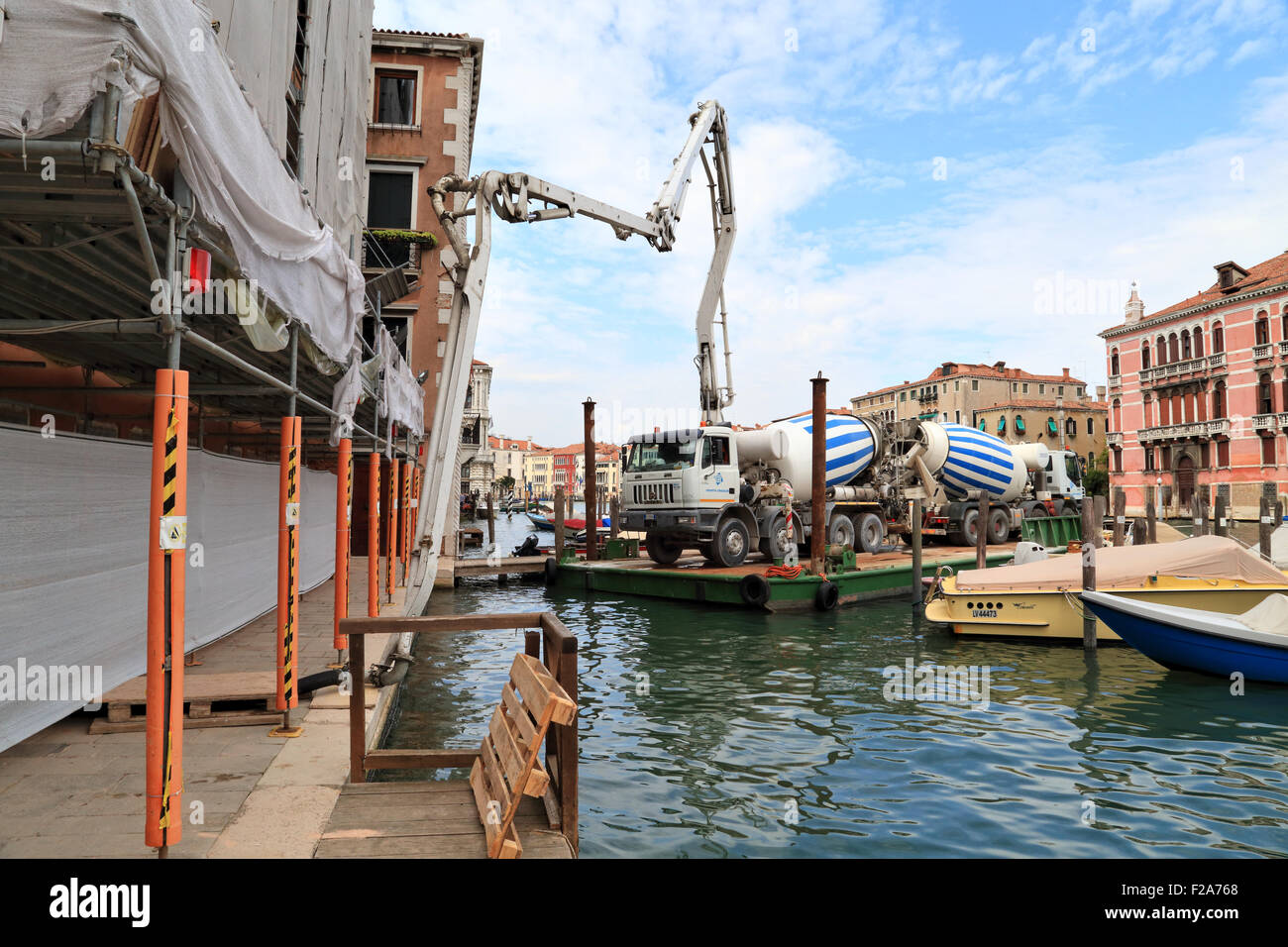 Works under construction hi-res stock photography and images - Alamy