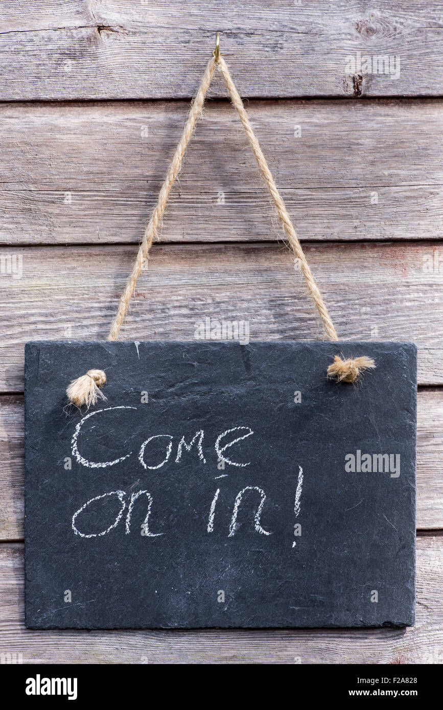 Come on in, rustic welcome sign Stock Photo - Alamy