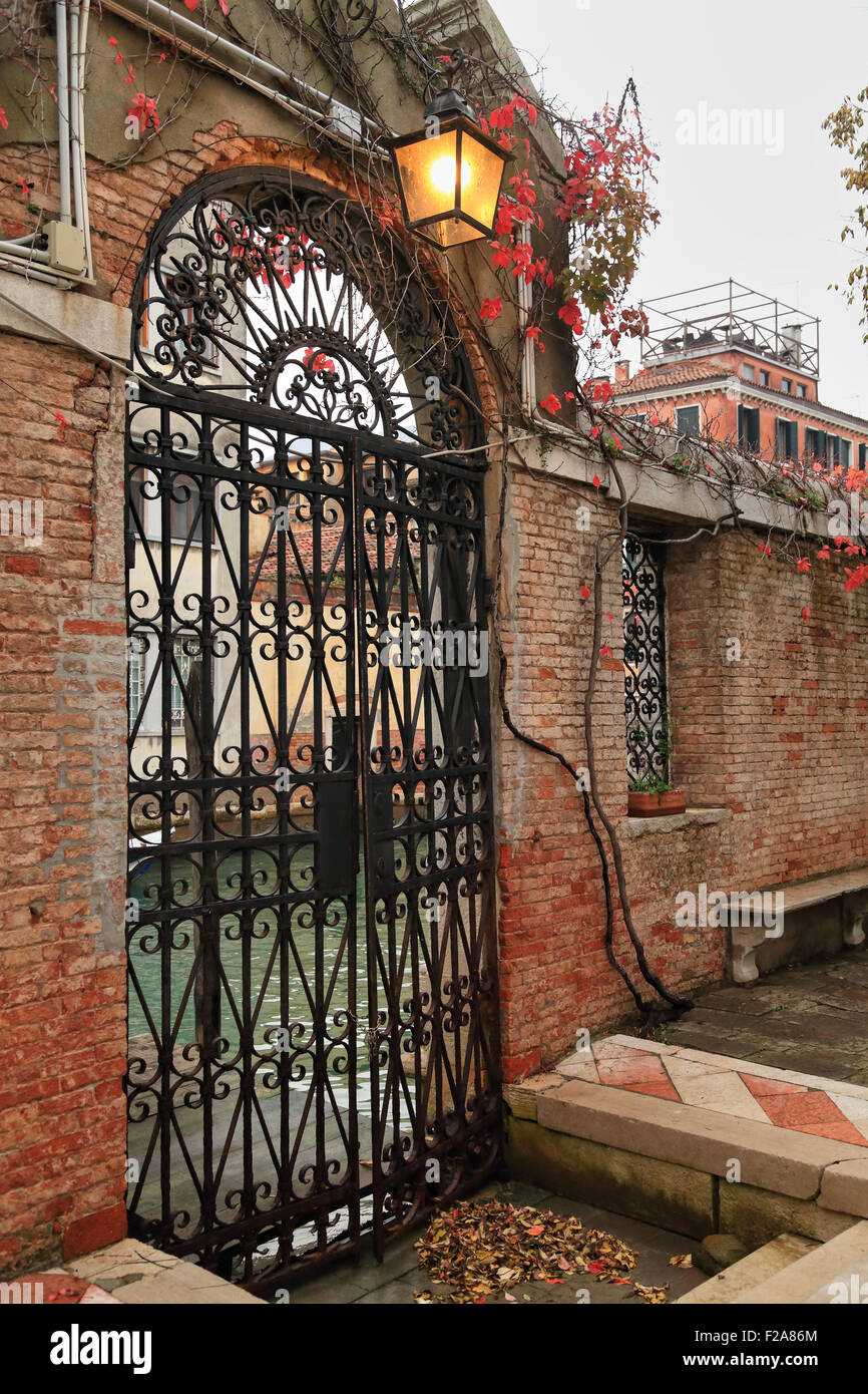 Italy iron gate hi-res stock photography and images - Alamy