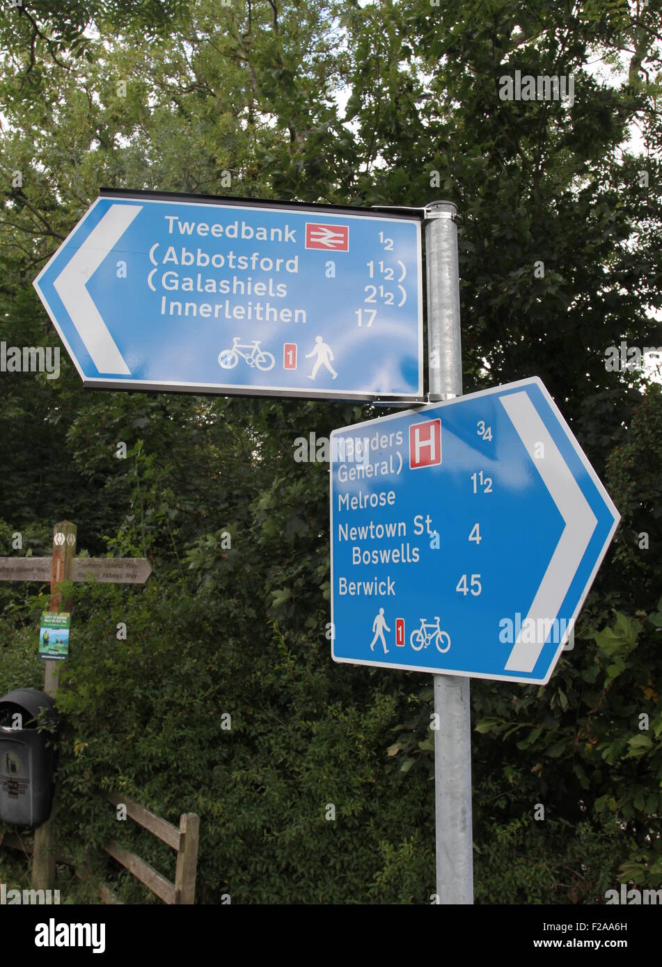 Tweedbank sign hi-res stock photography and images - Alamy