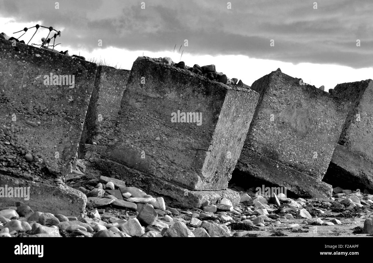 Ww2 beach defences hi-res stock photography and images - Alamy