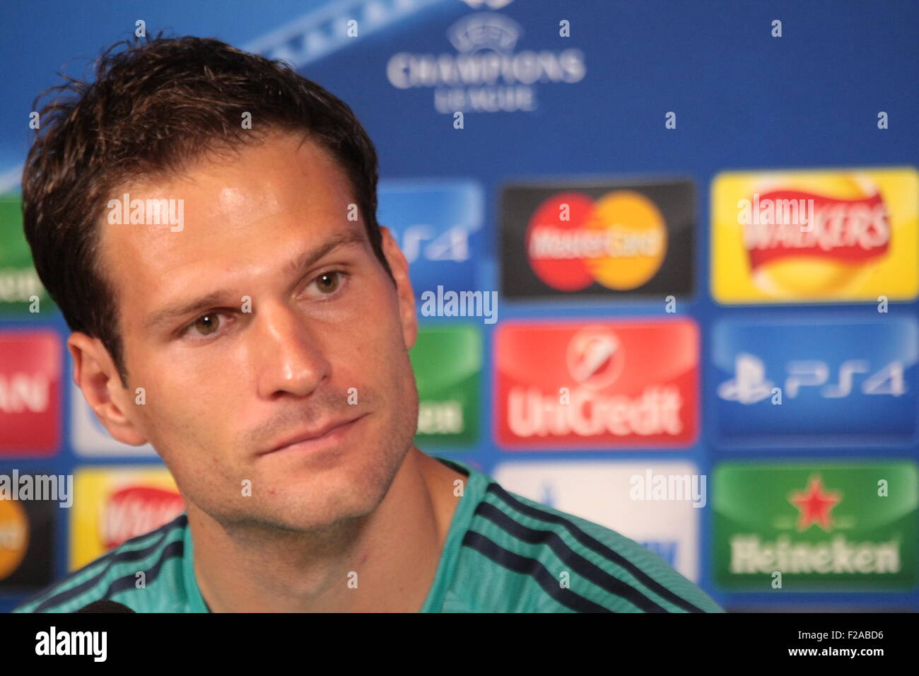 Football club goalkeeper hi-res stock photography and images - Alamy