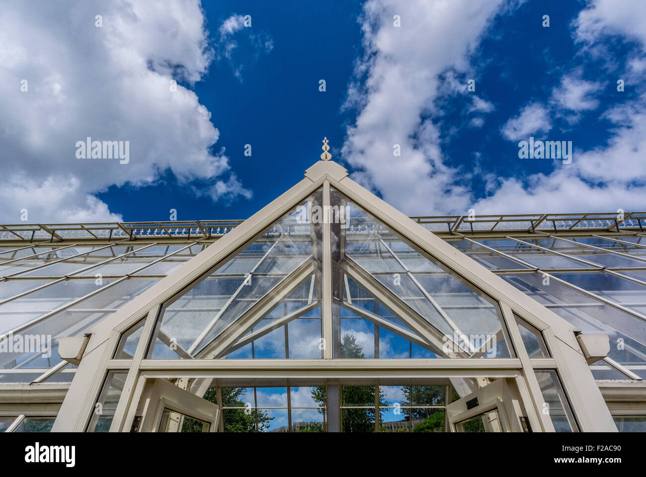 Greenhouse structure hi-res stock photography and images - Alamy