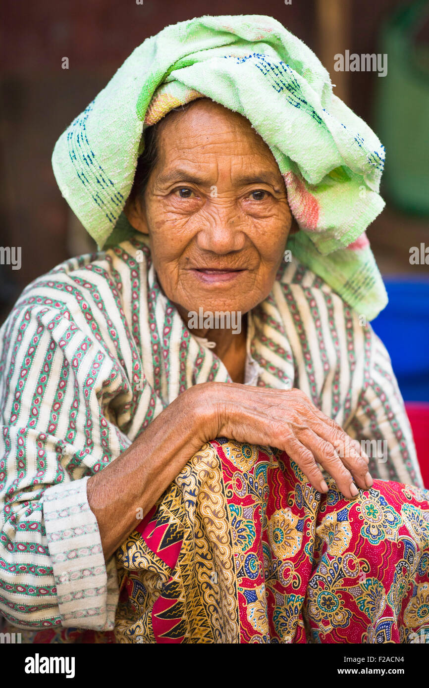 Old burmese lady hi-res stock photography and images - Alamy