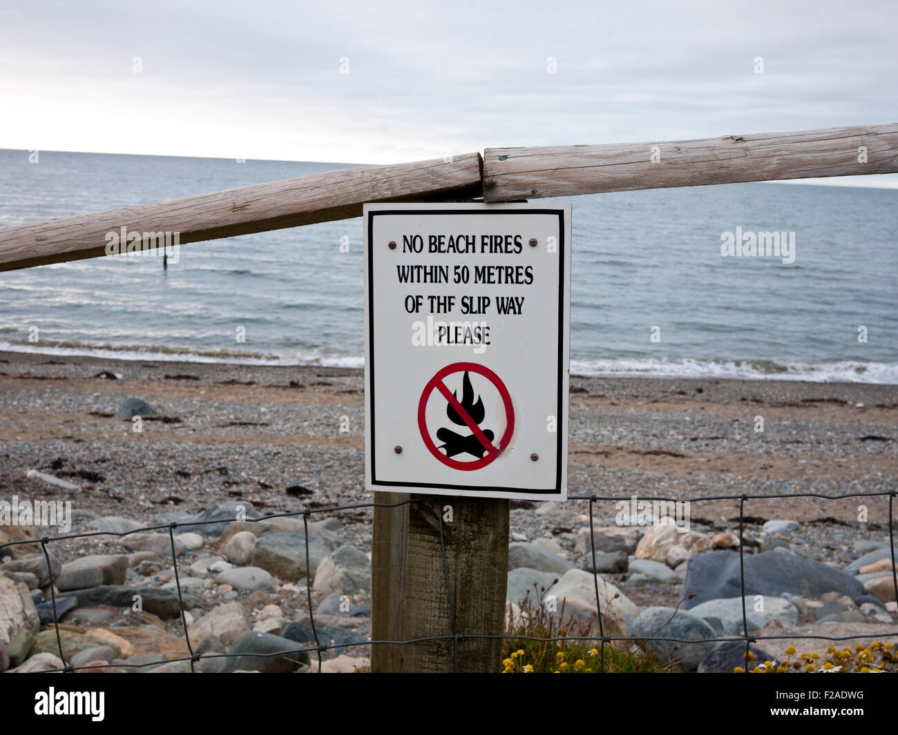 Fire warning sign hi-res stock photography and images - Alamy