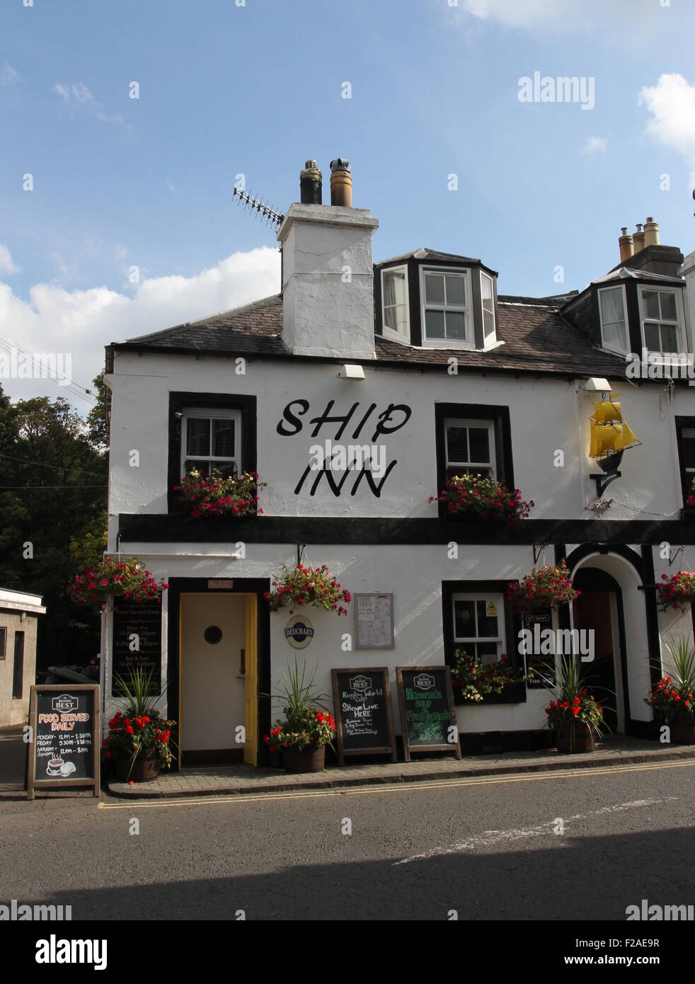Exterior of Ship Inn Melrose Scotland September 2015 Stock Photo - Alamy