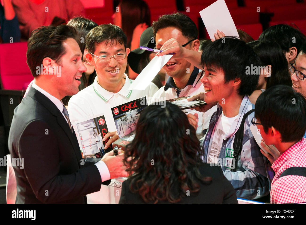 Tokyo, Japan. 15th September, 2015. American actor Paul Rudd signs ...