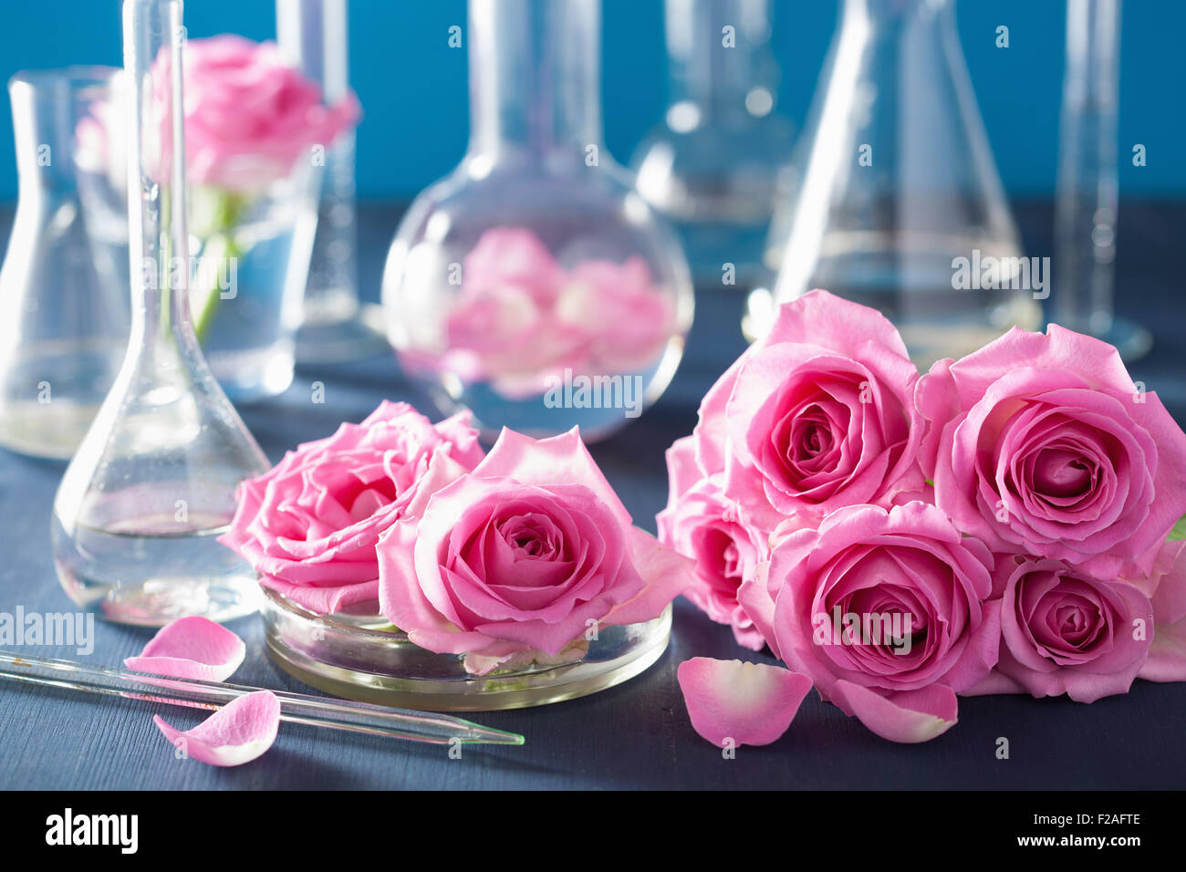 Distillation flask hi-res stock photography and images - Alamy