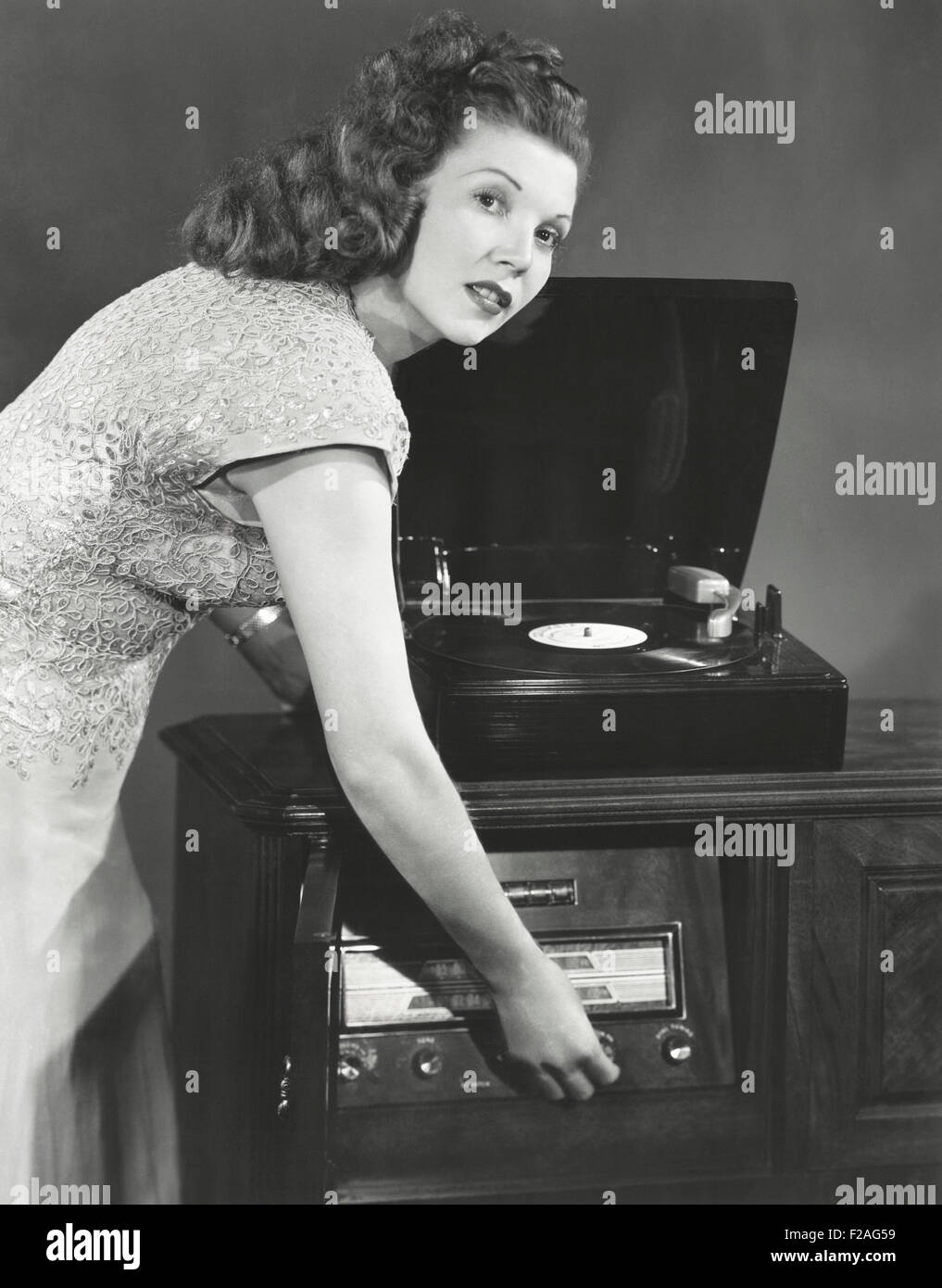 Phonograph radio hi-res stock photography and images - Alamy