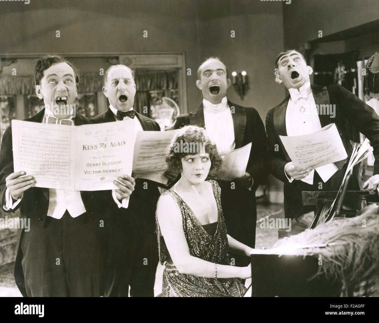 Old visuals singing hi-res stock photography and images - Alamy