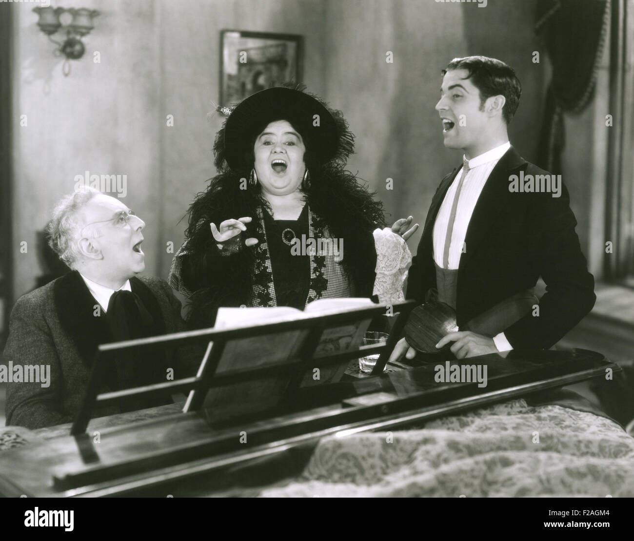 Young singing woman retro hi-res stock photography and images - Alamy