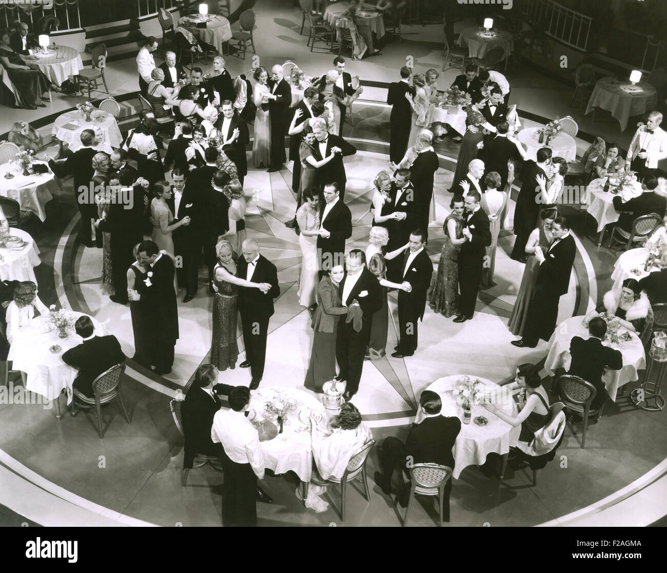 1930s couple dancing hi-res stock photography and images - Alamy