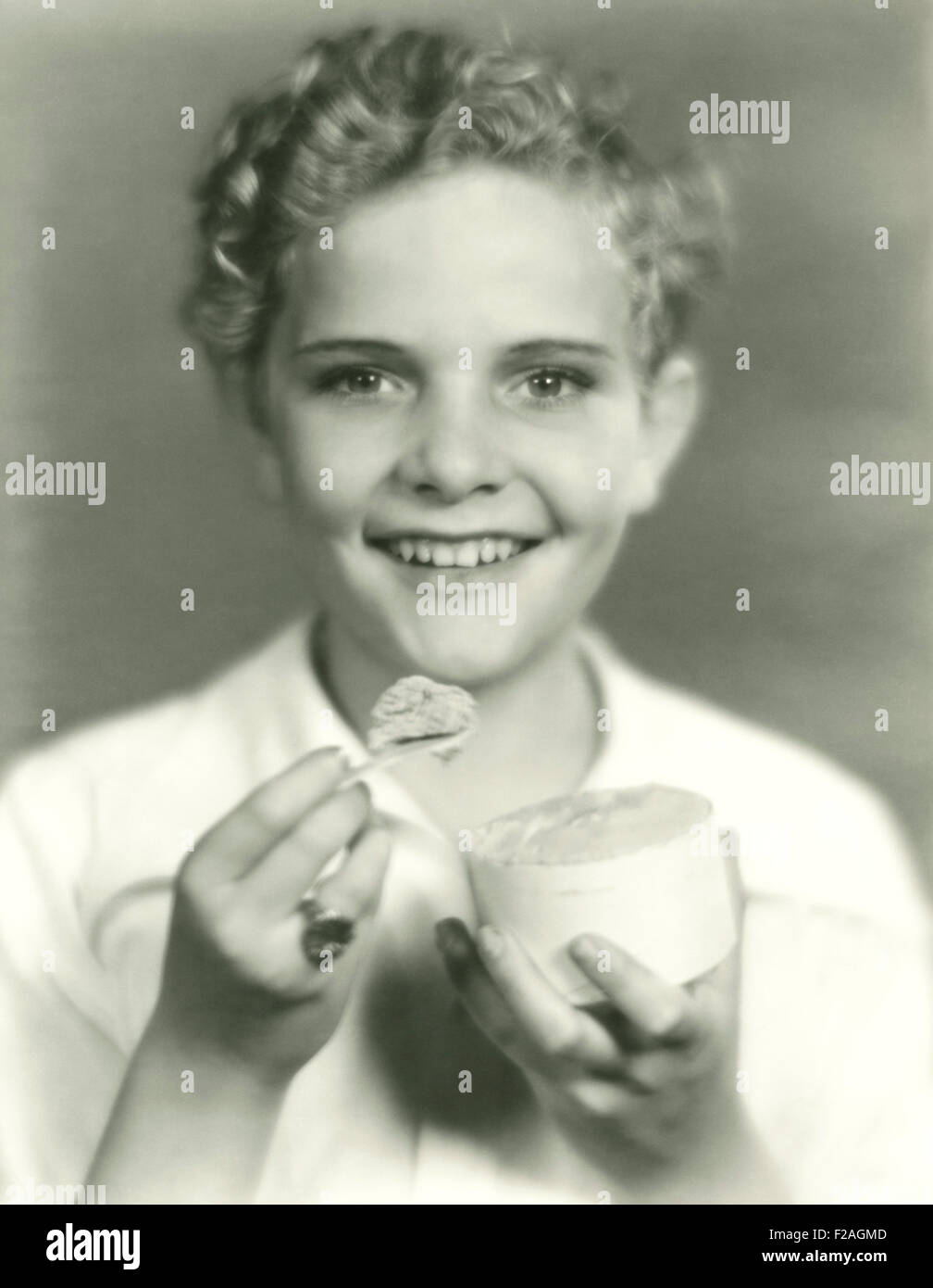 Old visuals child hi-res stock photography and images - Alamy