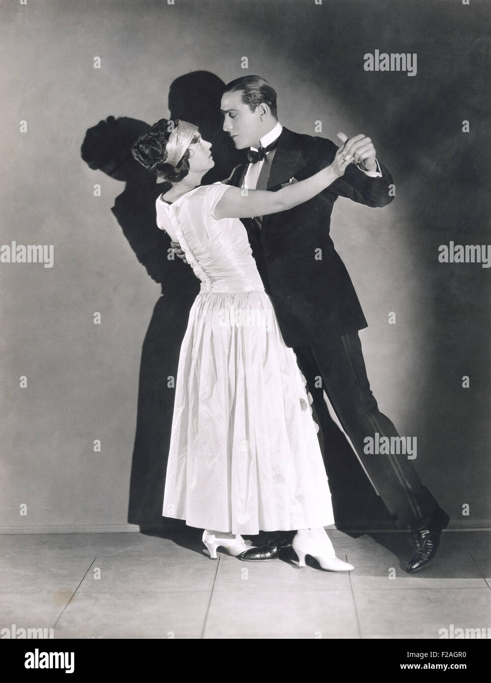 1920s couple dancing hi-res stock photography and images - Alamy