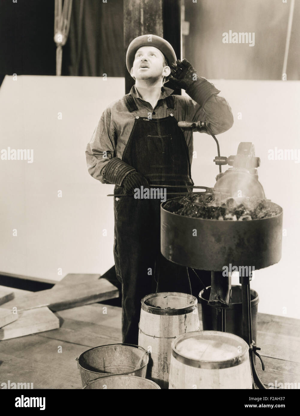 Man work retro 1930s hi-res stock photography and images - Alamy