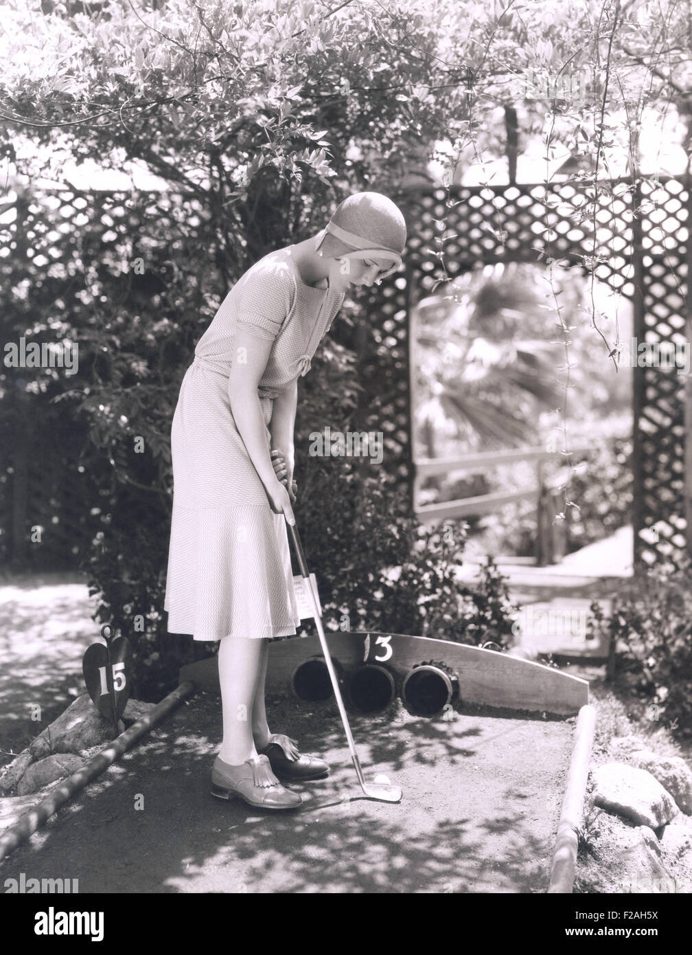 1920s woman dress outside hi-res stock photography and images - Alamy