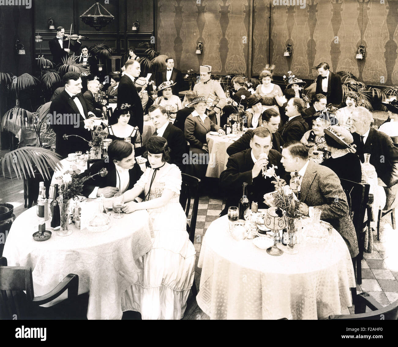 Supper club vintage hi-res stock photography and images - Alamy