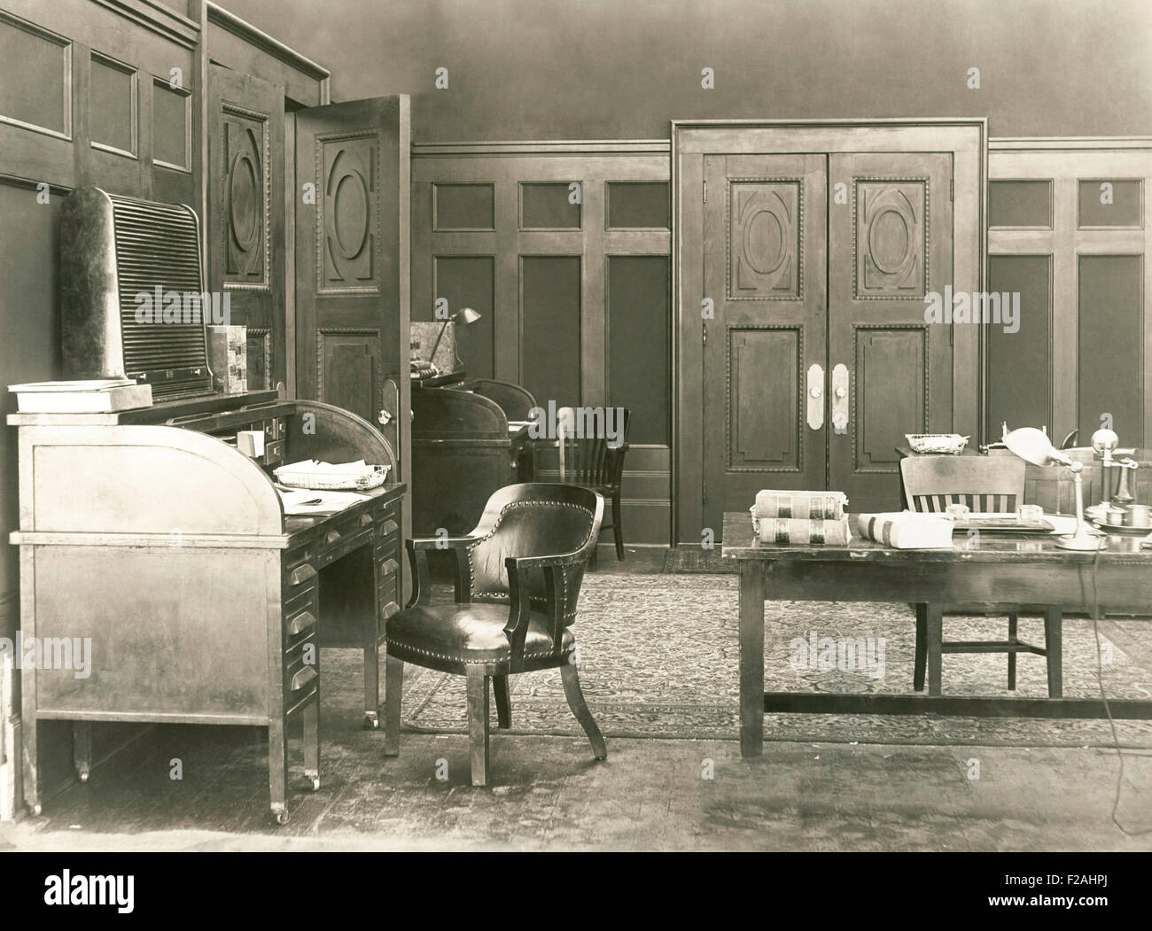 1920 Office Desk Space Saving Office Design Ideas | All Office