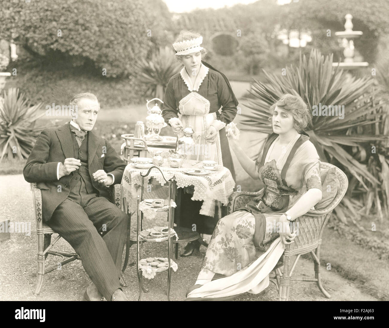 High tea and retro and woman hi-res stock photography and images - Alamy