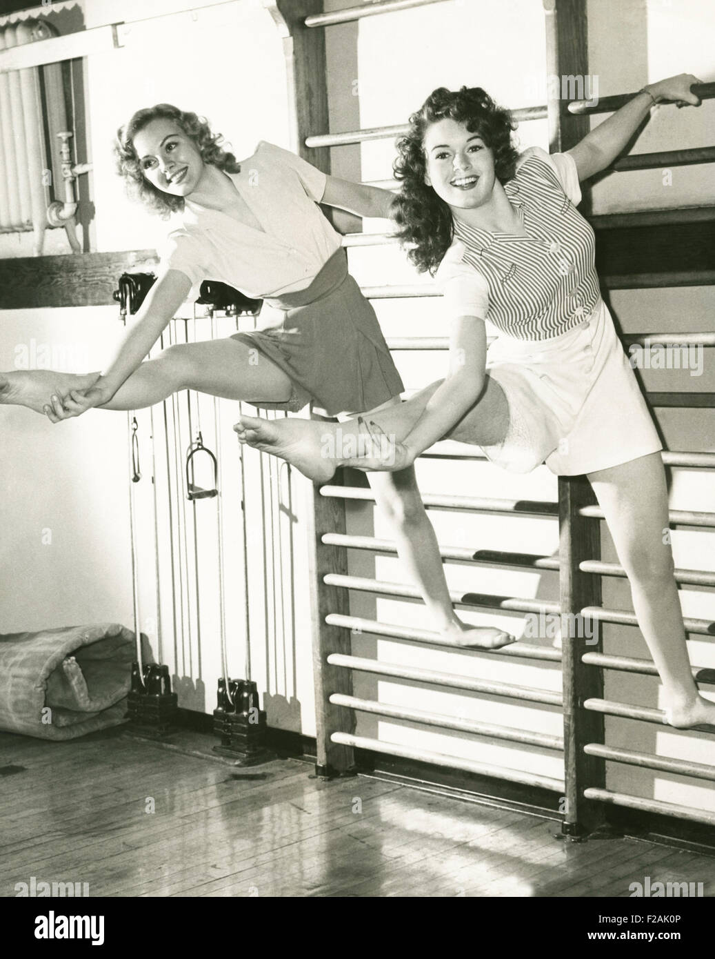 1940s two smiling women in hi-res stock photography and images - Alamy